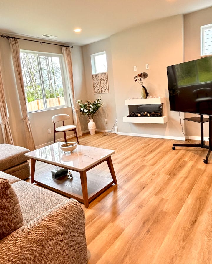 Modern, Spacious 4-bedroom Retreat Near The Beach - Blaine, WA