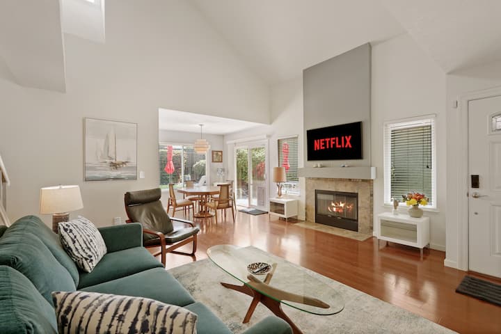 Art Meets Contemporary | Cozy Stay Near The River - West Sacramento, CA