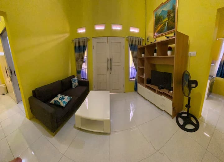 House With A 3-bedroom For 5 People. Strategic. - 