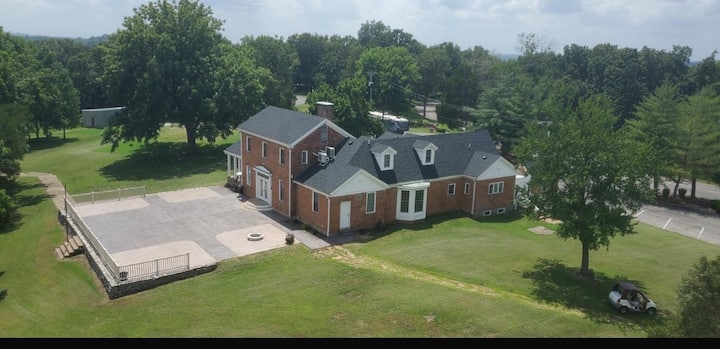 A Beautiful 5 Bedroom Zion House On Golf Course - Crystal City, MO