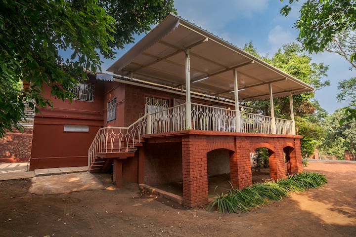3br Retreat With Valley Views & Lush Garden - Mahabaleshwar