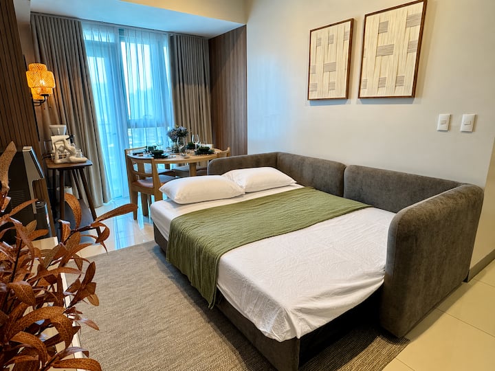 Bgc Uptown New 2br, Balcony, Free Parking - Taguig