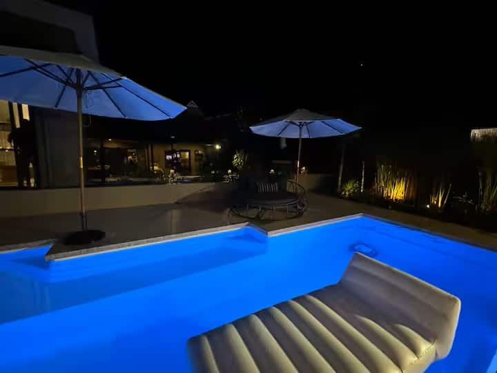 Private Coastal Retreat | Mineral Pool + Jacuzzi - Newcastle