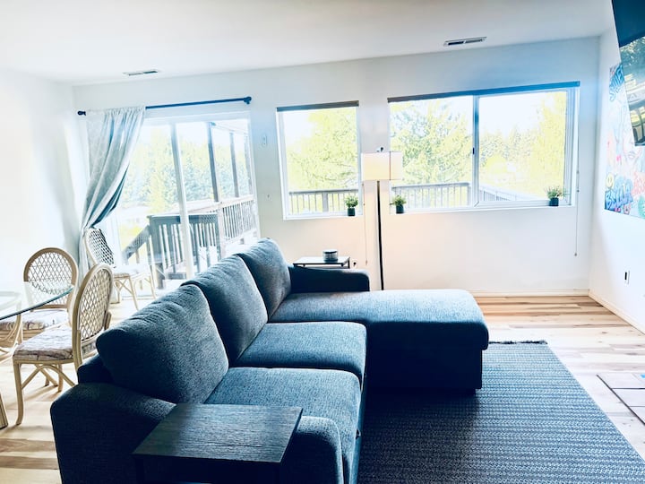 Lakeside Retreat, With A Deck, Sleeps 5 - Tacoma, WA