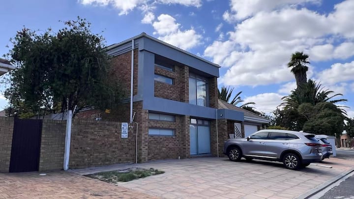 Cape One Guest House - Parklands