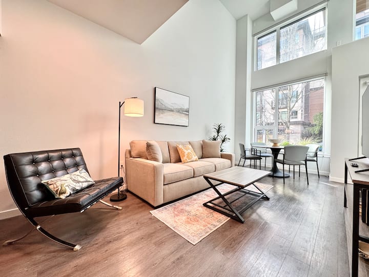 Emerald Loft | High Ceilings | Steps To Arena - Ballard - Seattle