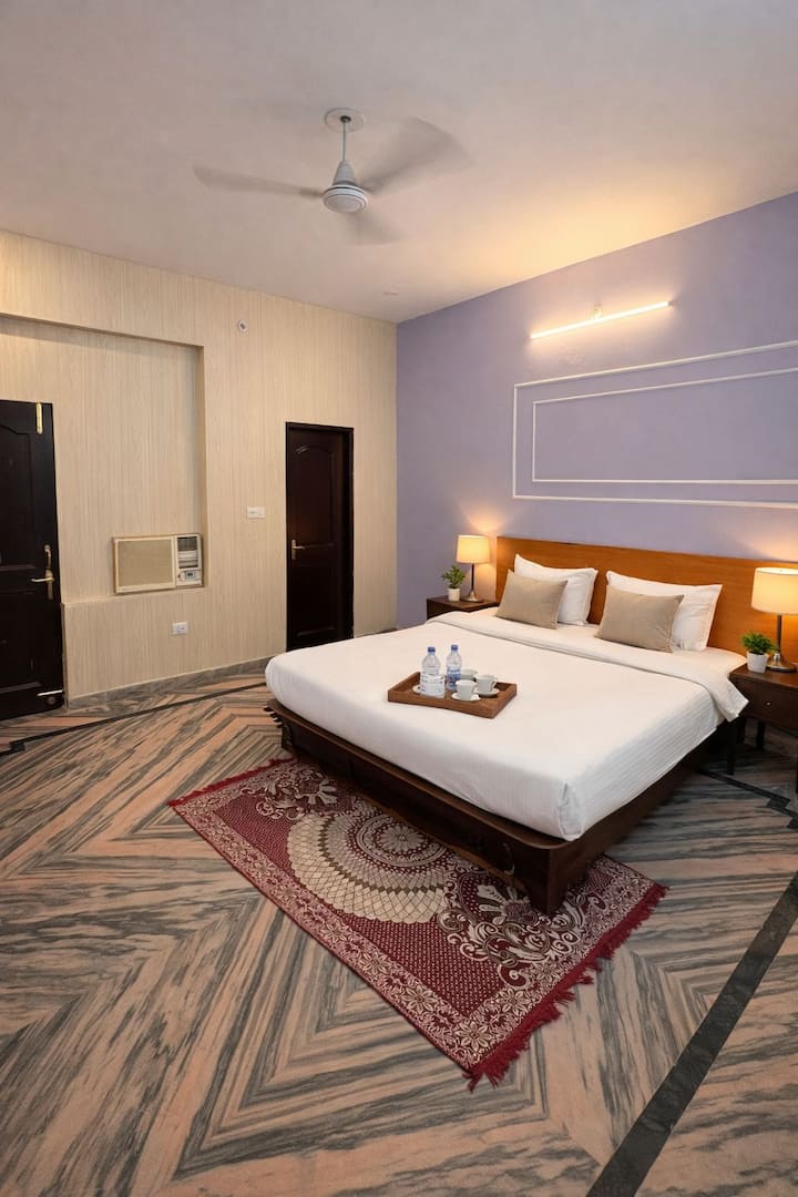 Spacious Ac Room In Lucknow | Clean & Comfortable - Lucknow