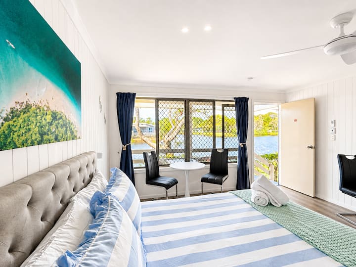 Lakeside Cabin - Lake Views - Hervey Bay
