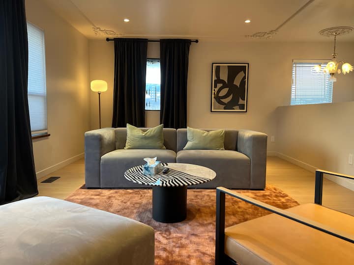 Modern North Burnaby 3b1b House - 버너비