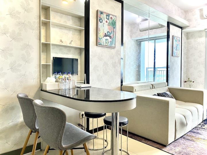 Connected To Mall - Modern 2br Cozy Stay -Freewifi - Surabaya