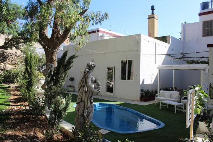 Rixa Bungalow At The Red Farm Relais&spa In Iklin. - Malta