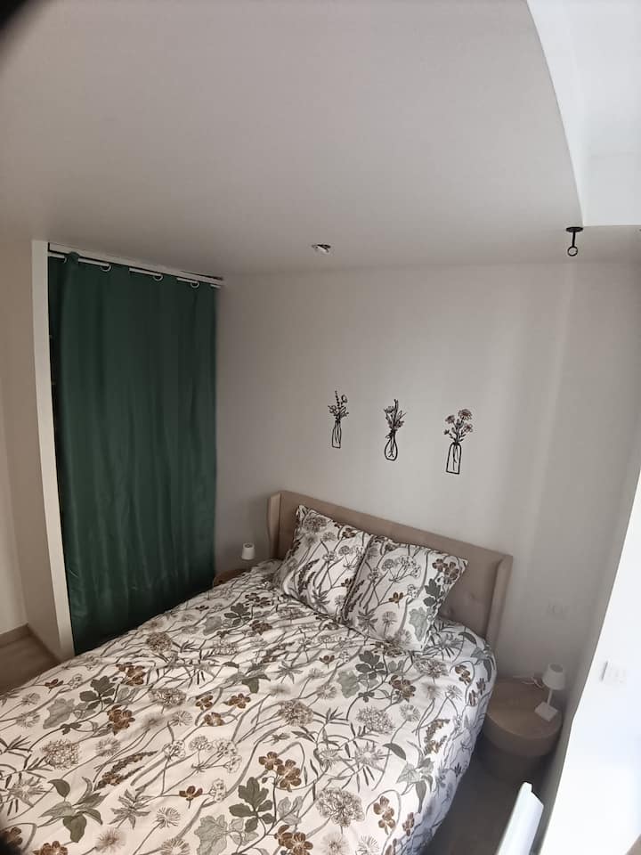 Appartement Cosy Et Calme Avec Parking Gratuit - Belleville
