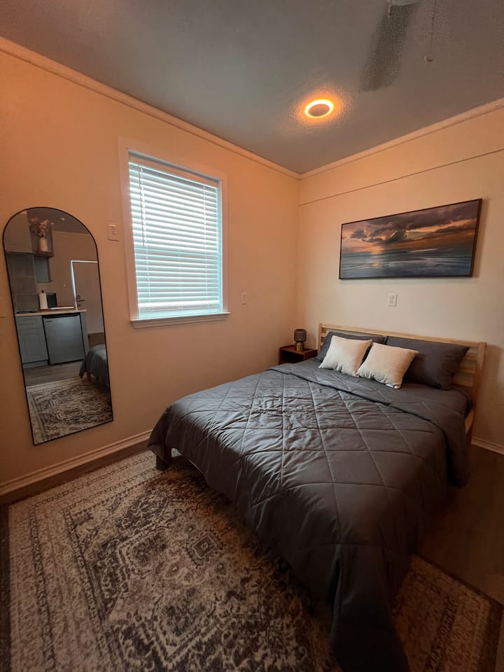 Cozy Studio Near Dallas & Local Attractions - Dallas, TX