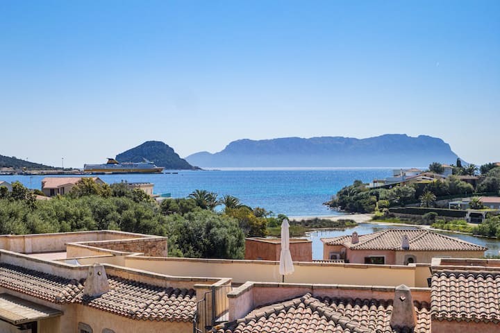 Pedra Rosa Tavolara -By And Service - Golfo Aranci