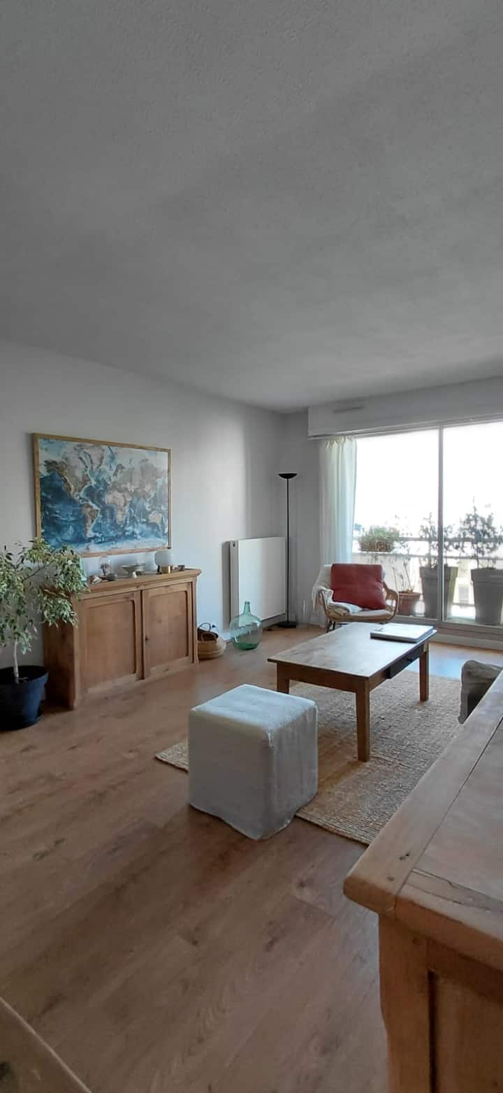 Appartement T2 Lumineux - Balcons & Parking - ibis Beauvais Aéroport