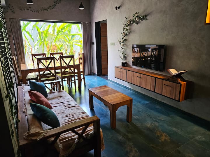 Contemporary 2bhk Home With Courtyard&rooftop Lawn - Kochi, India