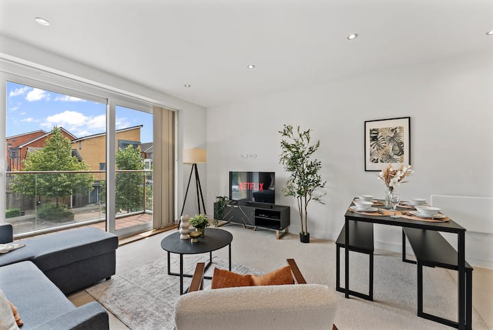 Nordic Abode In Central Reading - Balcony - Reading