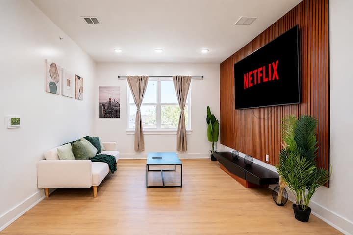 Luxury Nyc Escape | Rooftop Views + Free Parking - Jersey City, NJ