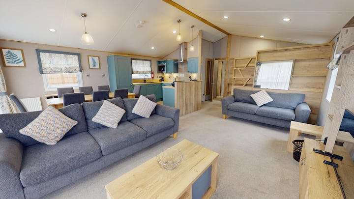 Platinum 4 Bedroom Hot Tub Lodge - Weston-super-Mare