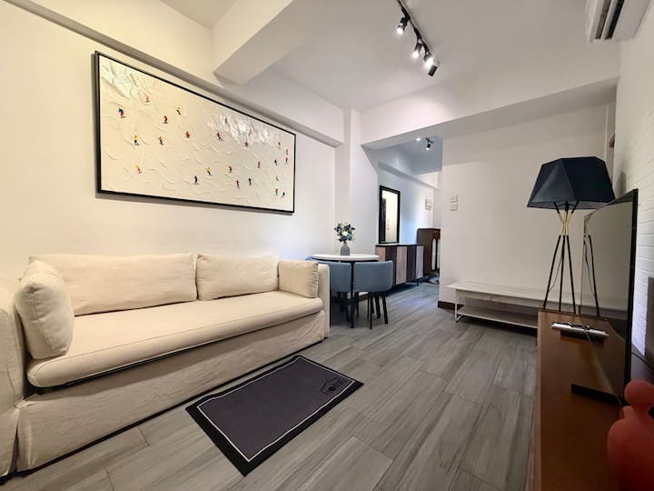 Chic Central 3br Apt Walk To Shops Dining Transit - Central