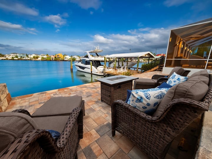 Galeon 500 Fly Yacht | Dock, Pool & Breakfast - Apollo Beach, FL