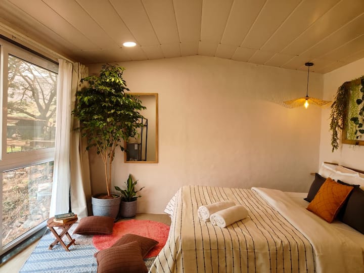 The Quiet Lakehouse With Patio In Karjat - Matheran