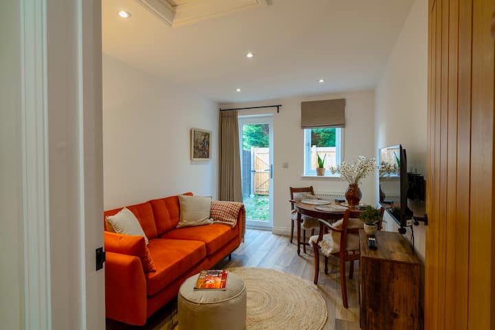 Dalforth Annex - Thaxted Barn Collection - London Stansted Airport (STN)