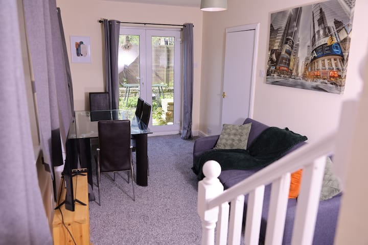 3br L Huddersfield Hd5 | Detached | Contractor Pad - Mirfield