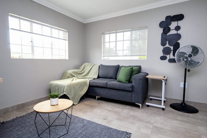 Modern 1-bed Flat In Raslouw – Prime Location - Centurion