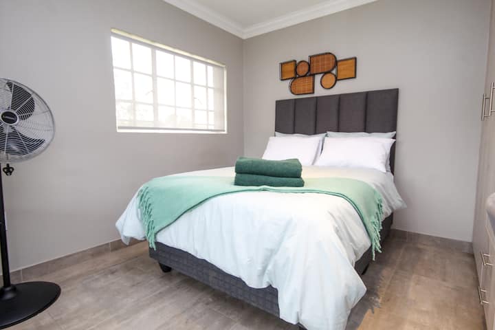 Modern 1-bed Flat In Raslouw – Prime Location - Centurion