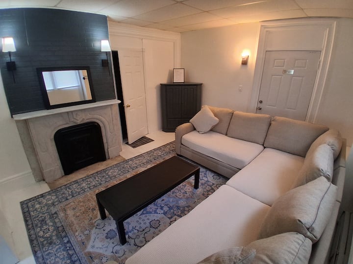 Simply Furnished Studio Downtown East Hartford - Hartford, CT
