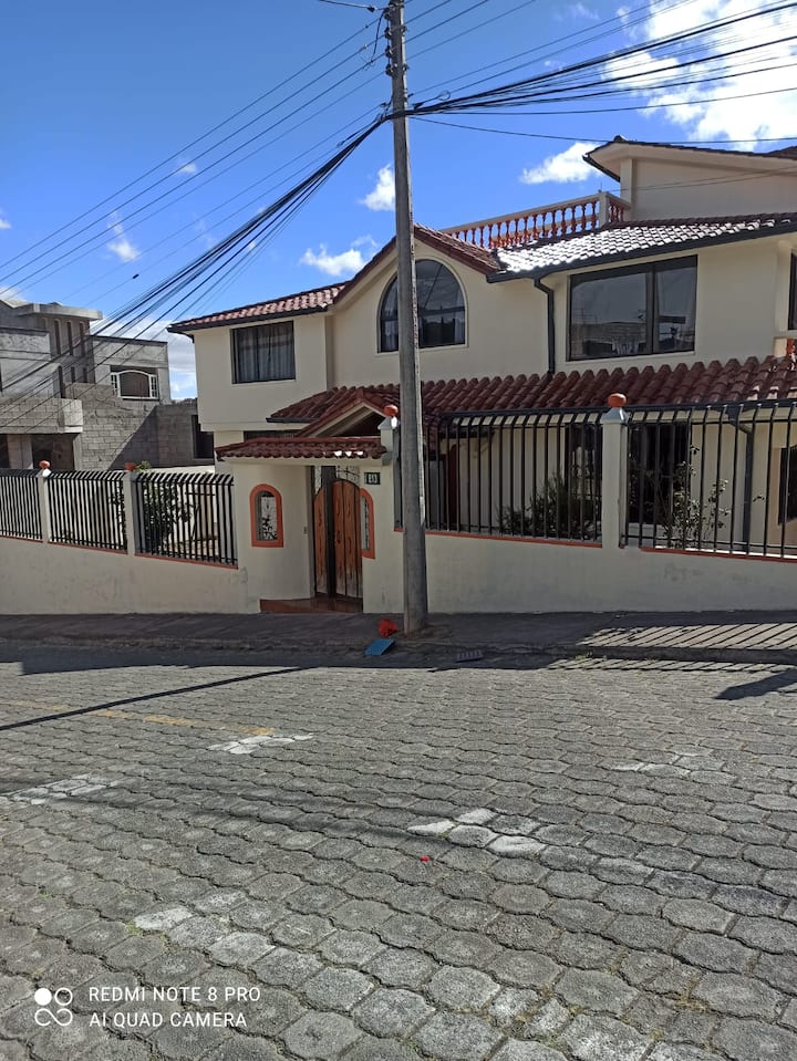 Villa Quito, Barrio Bolívar Rodriguez. - Quito