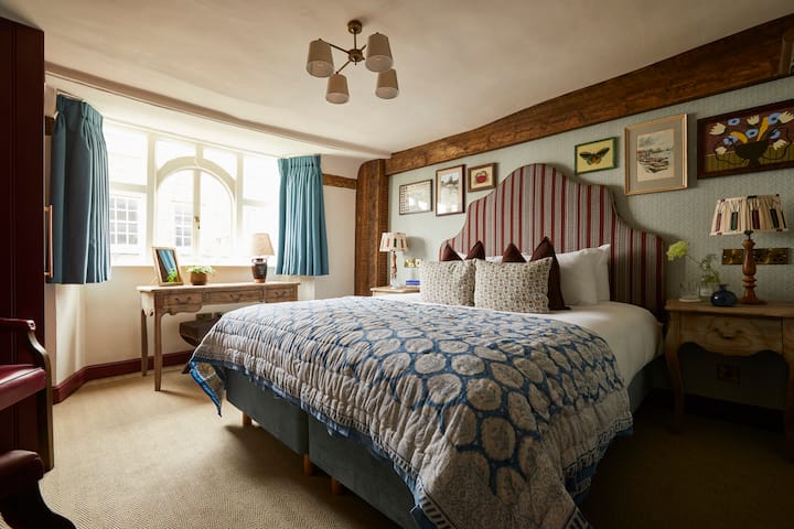 Classic Room 1 At The Bull Hotel Henley-on-thames - Henley-on-Thames