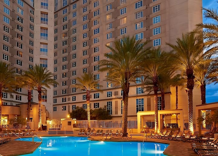 Stay On The Strip! 3 Classy Units, Outdoor Pool! - Las Vegas