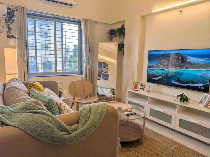 Minimal Boho |1bhk | 55"tv |Sofa|wi-fi| Couple - Pune