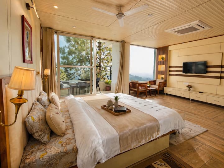 Hilltop 3bhk W/ Sunset View | Bar | Lift | Zen Den - Solan