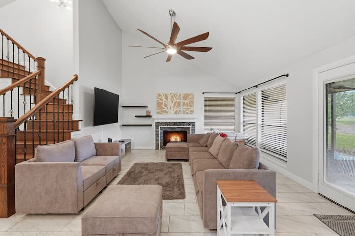 Serene Waterfront Haven Spacious 3br In Newport - Crosby, TX