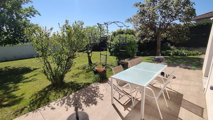 Séjour Au Calme Proche Lyon : 60m², Jardin & Pkg - Solaize