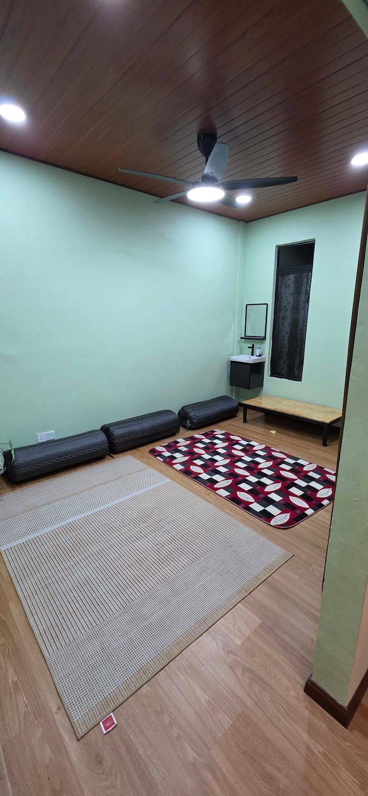 Rumah Inap Nikatik Muslim Only-wifi+3 Aircond Area - Chukai