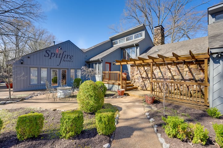 2 Private Pools! Stunning Southaven Group Getaway - Southaven, MS