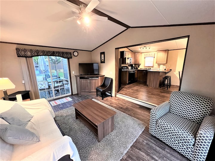 Cottage Near Wineries With Large Pool, Free Linen - Niagara-on-the-Lake