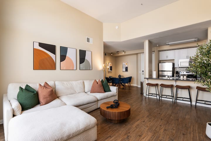 Modern Mdr Gem: Chic 2br W/ Pool & Parking - Marina del Rey, CA