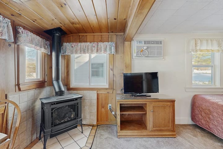 Eclectic Studio Riverfront | Pool | Kitchenette - New Hampshire