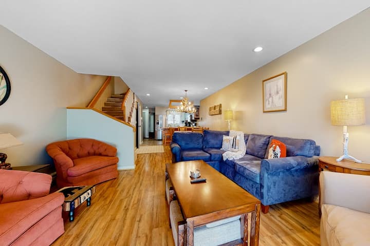 3br Wilderness Condo With Pool, Hot Tub, & Skiing - Jackson, NH