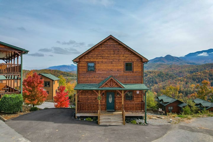 Gatlinburg Lodge: Theater, Game Room & Huge Views! - Gatlinburg, TN