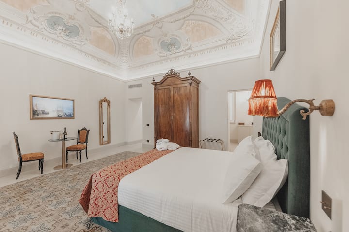 Serafino Suite · 42m · Balcone Affreschi Xix - Cefalù