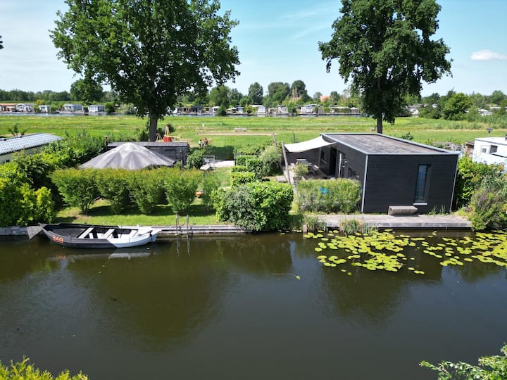 Unieke Black Box Aan Het Water - Breukelen