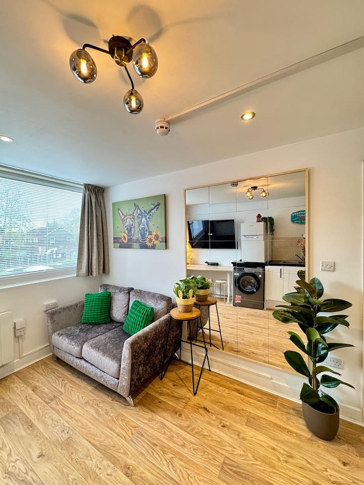 Cosy 1 Bedroom Flat W/ Smart Tv In Central Andover - Wiltshire