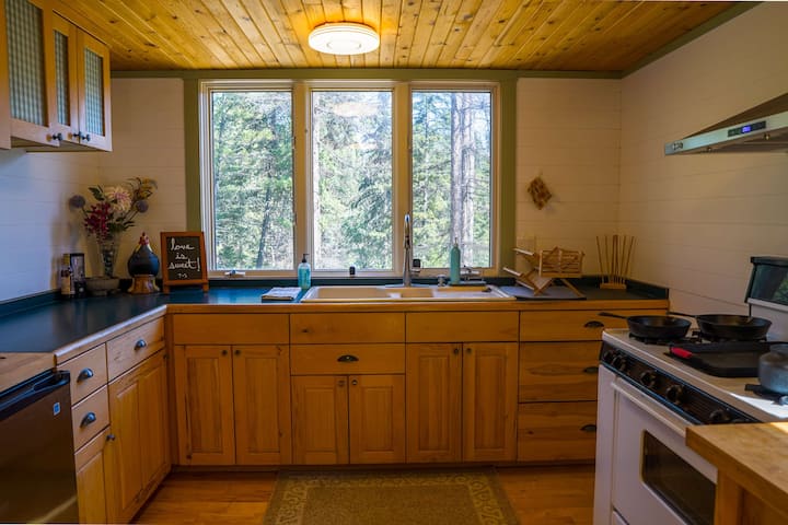 Off Grid Retreat – Stay For 7 - Eureka