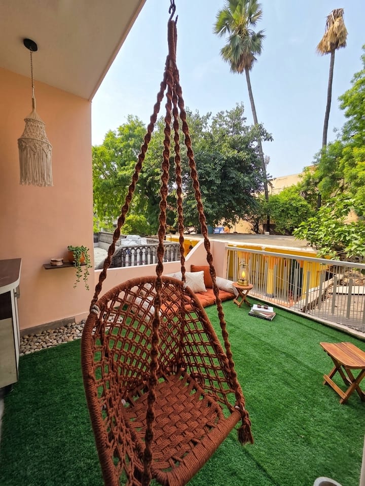 Mehfil84•stay, Sip & Unwind | Baithak Balcony 2bhk - India